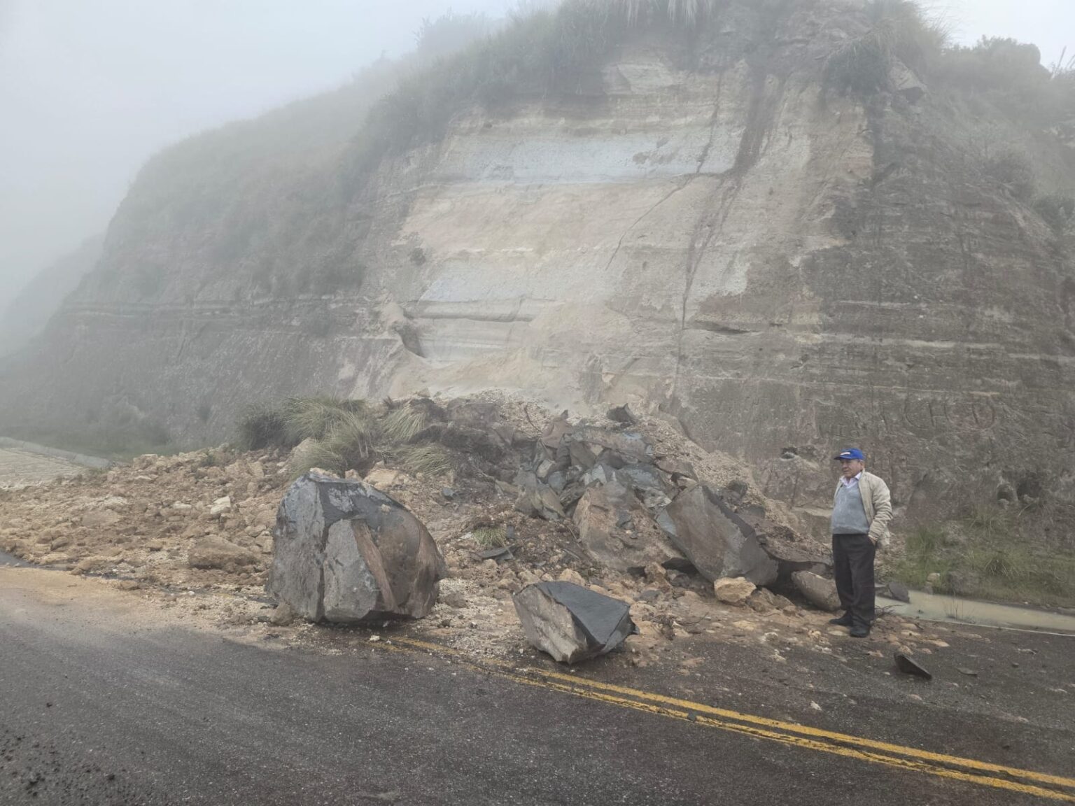 Aproximadamente el 60% de la vía AR-105 está dañada – Diario El Pueblo