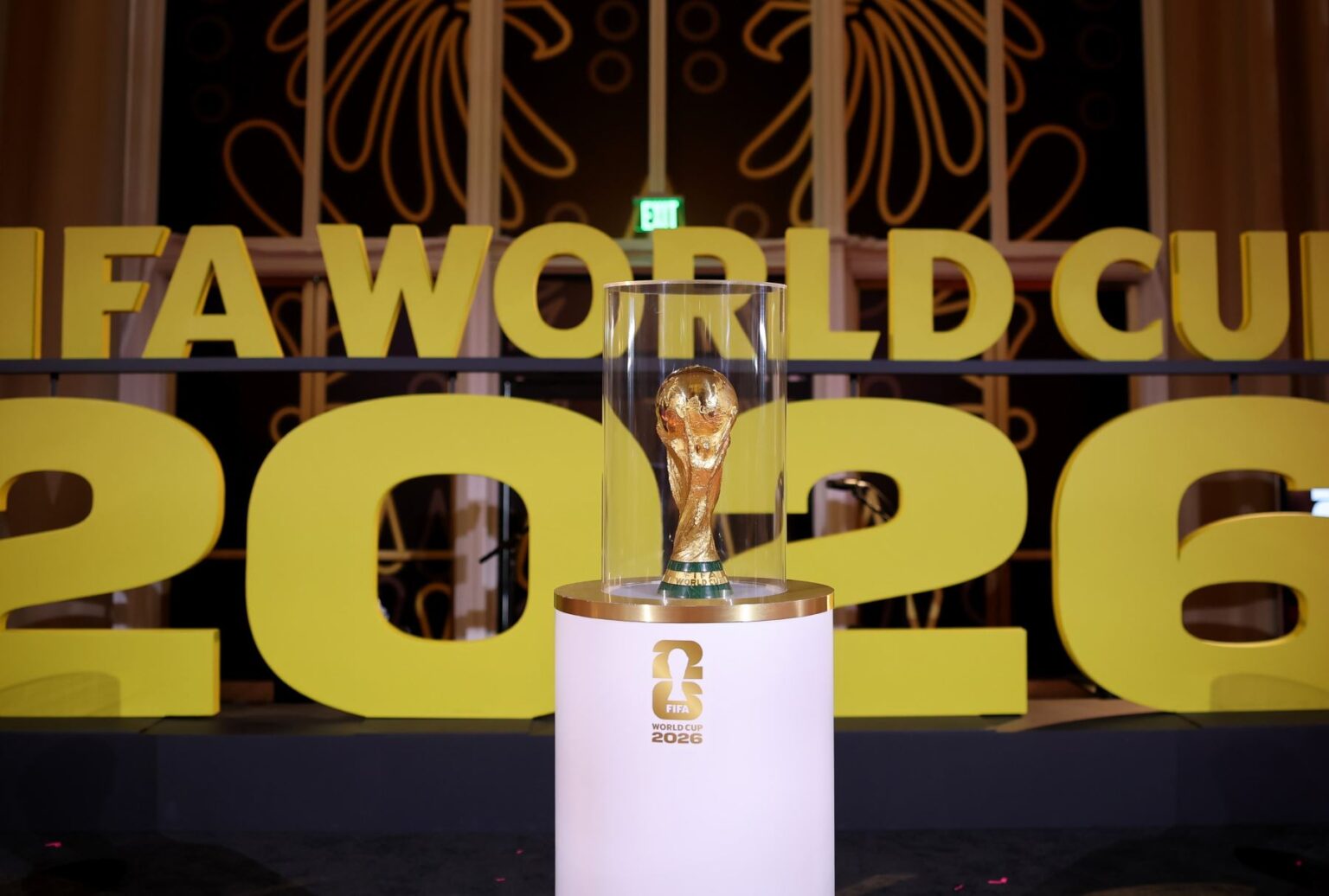 Aficionados y deportistas en riesgo por intenso calor en el Mundial ...